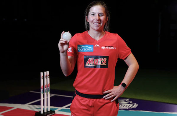 Georgia Wareham to continue with Melbourne Renegades for three more ...