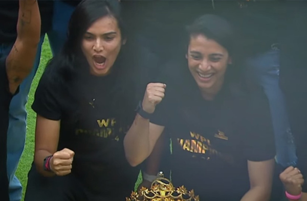 RCB Girls receive Lap of honour during RCB Unbox at Chinnaswamy Stadium ...