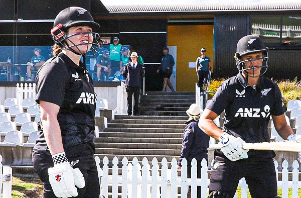 Georgia Plimmer on Sophie Devine, Suzie Bates, and Carrying New Zealand ...