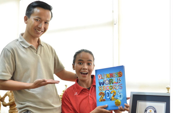 Indonesia's bowler Rohmalia Rohmalia Officially Enters Guinness Book ...