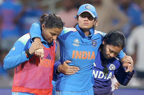 Pratika Rawal Helped Off the Field After Sustaining Injury to Knee and ...