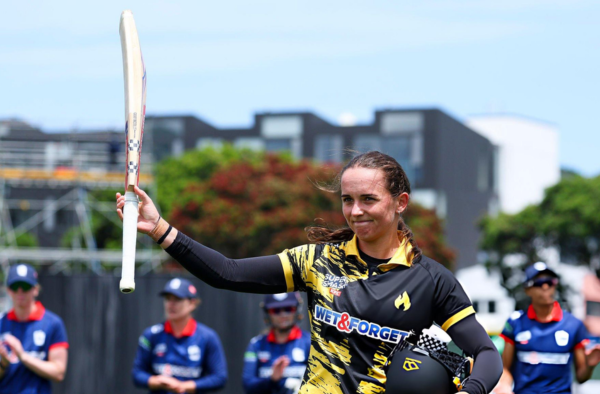 Amelia Kerr's Maiden T20 Ton Powers Wellington Blaze to Bonus-Point Win ...
